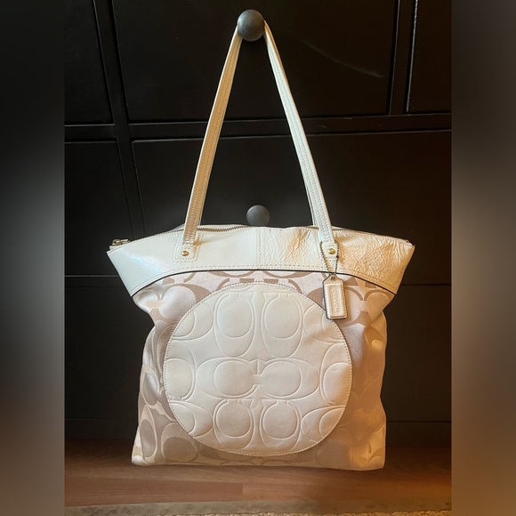 Coach | Bags | Coach Signature Laura Tote | Poshmark